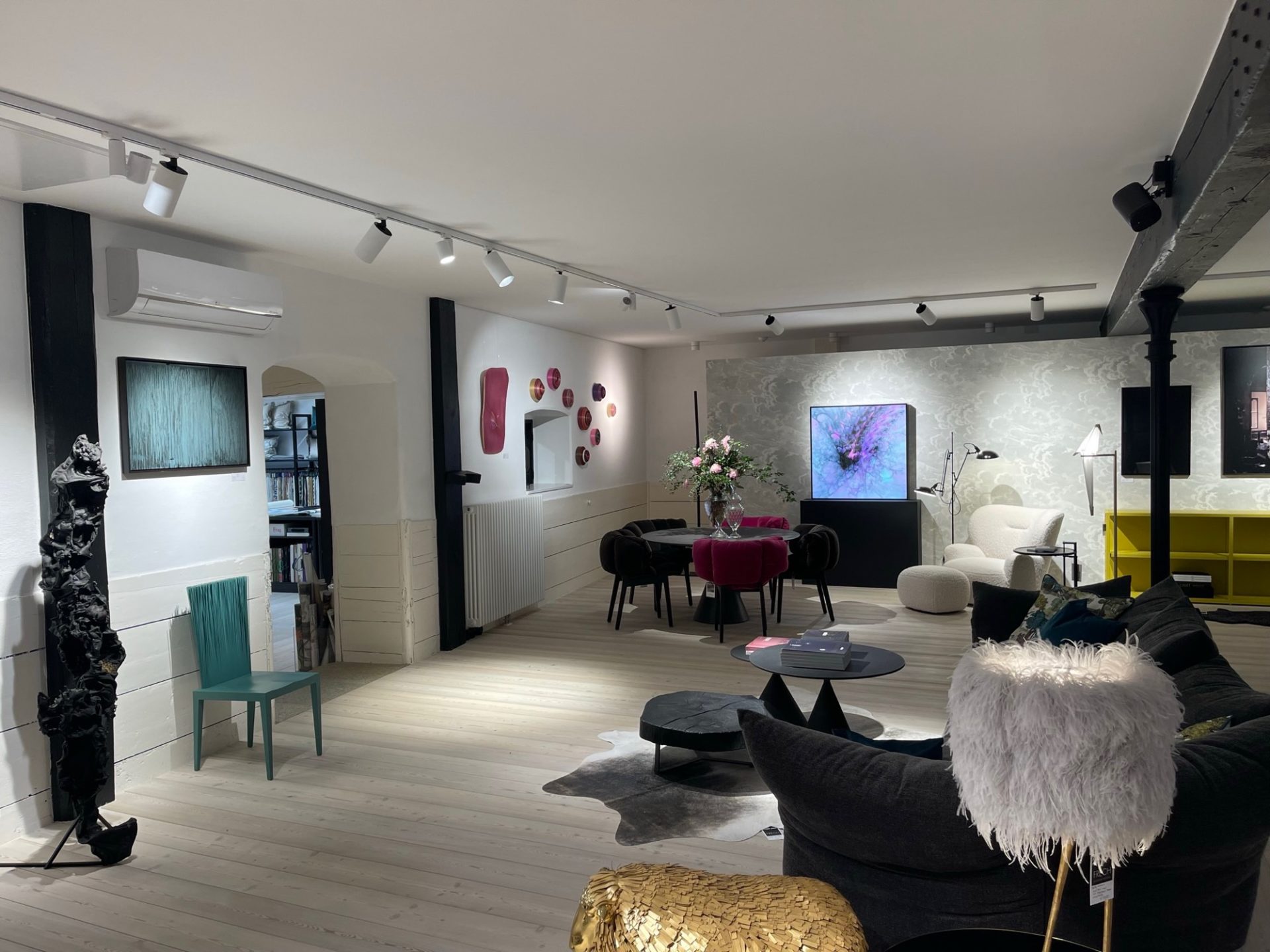 Frech Showroom — Egger Licht